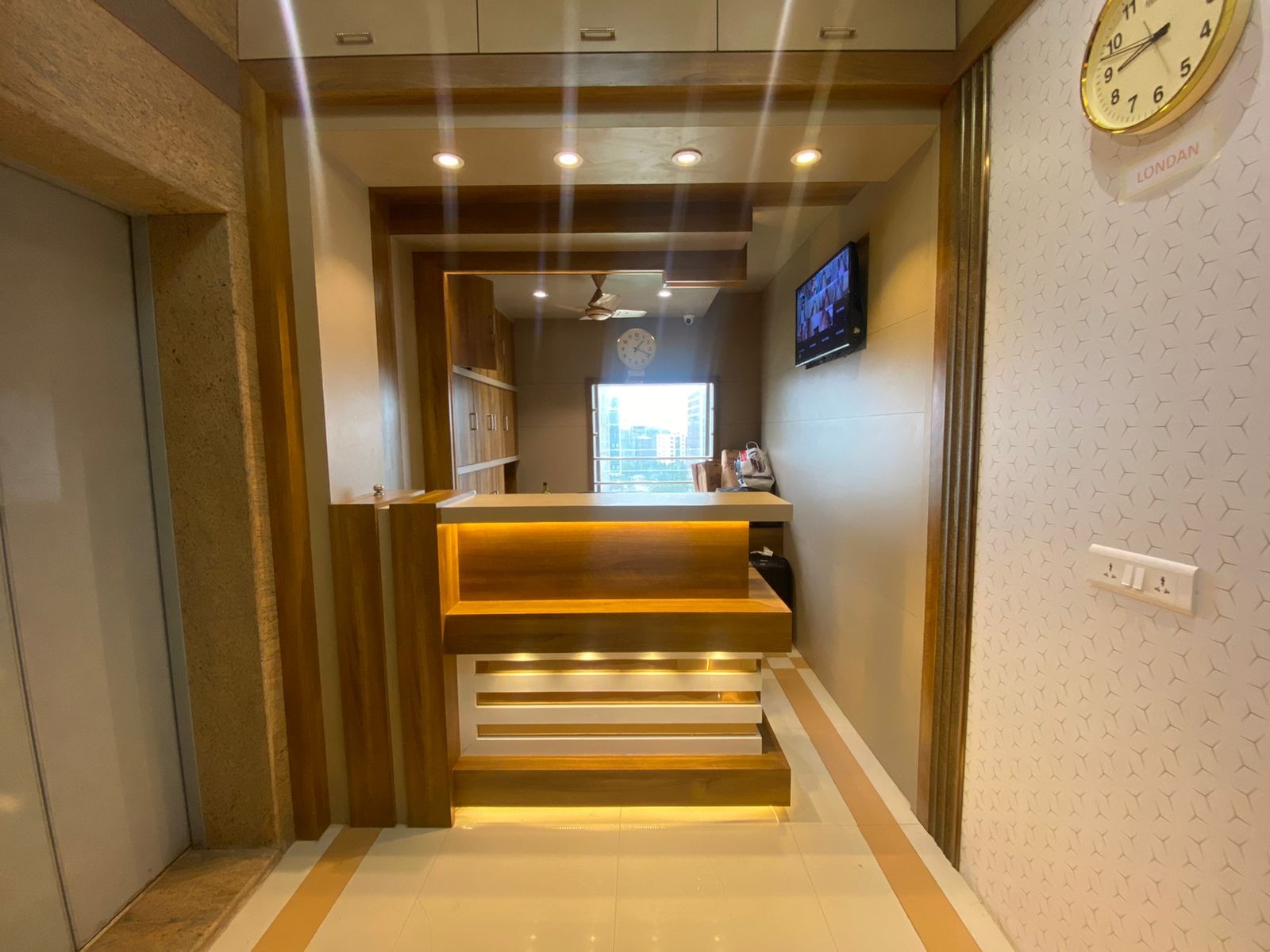 MUMBAI- HOTEL BKC CROWN