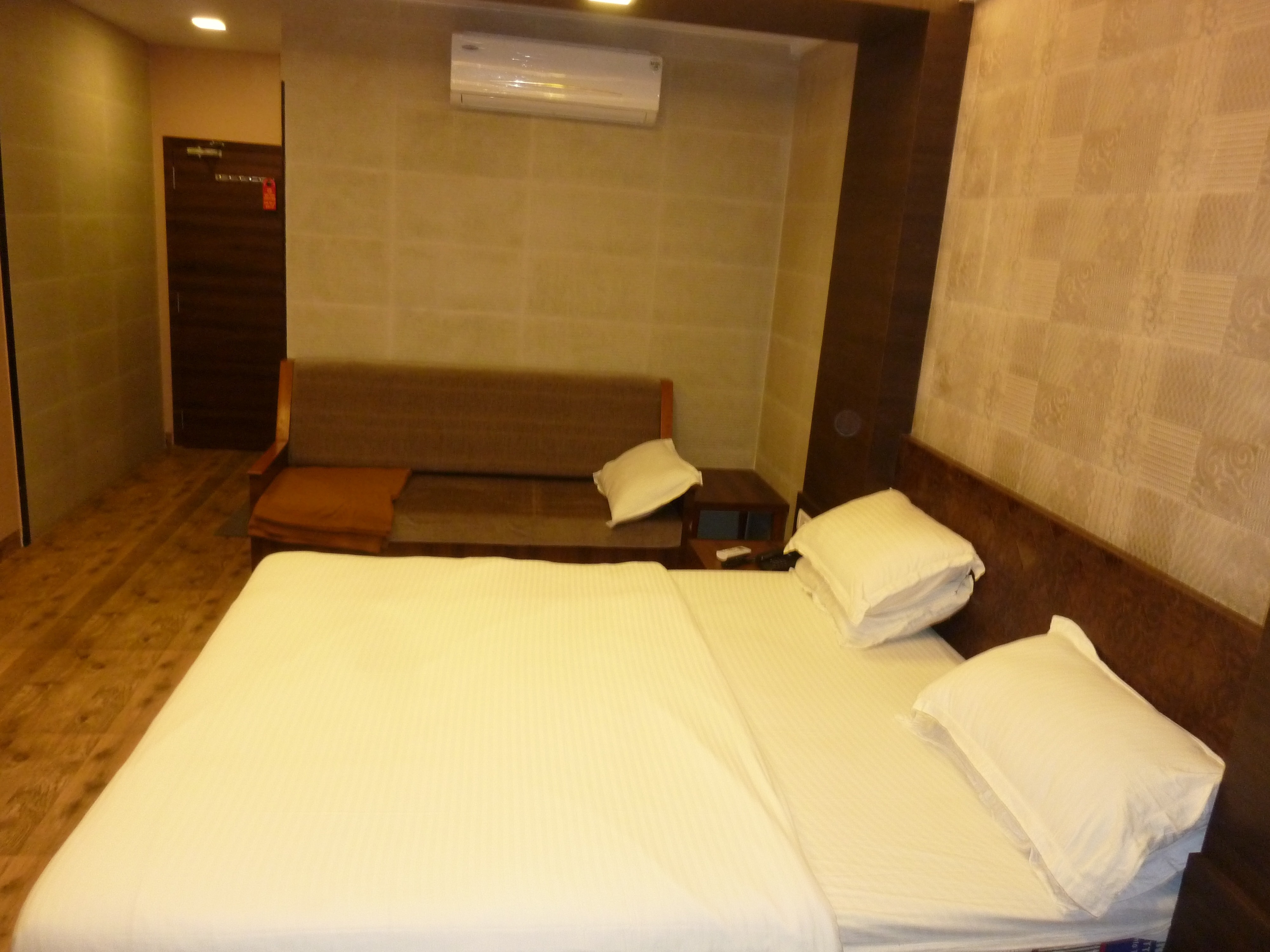 MUMBAI- HOTEL ORIENT PALACE